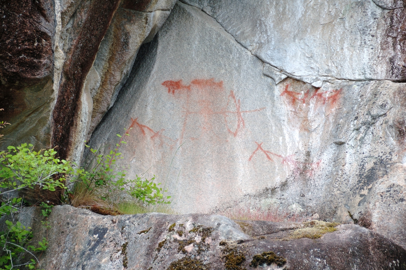 Cruising for Indigenous Art - Cliffside Pictures In Time - Freedom ...